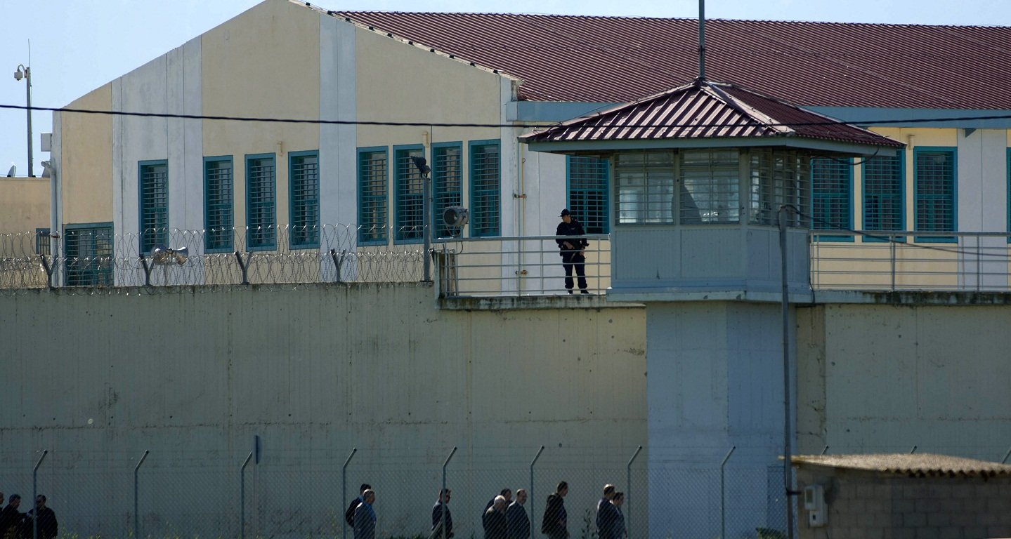 Αναζητείται κρατούμενος των Φυλακών Τρικάλων που δεν επέστρεψε μετά την ...