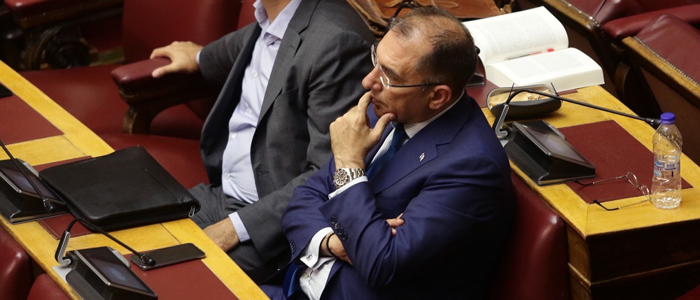 “Ναι” στην πρόταση δυσπιστίας ψήφισε ο Δημήτρης Καμμένος - iFarsala