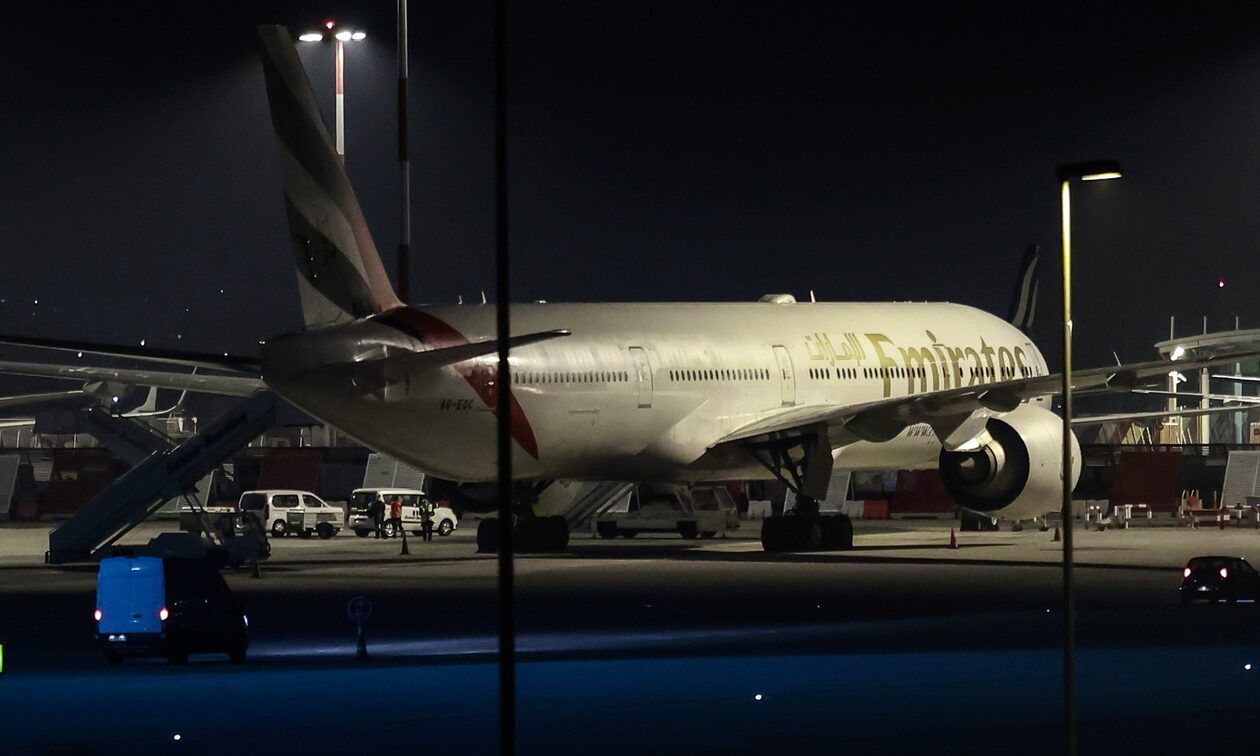 Emirates: Συγκλονίζει επιβάτης - «Τρελή η πορεία του αεροσκάφους ...