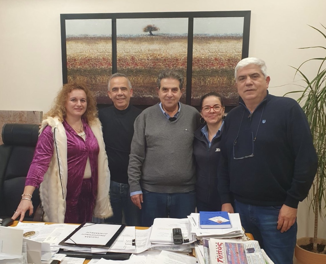 Συνάντηση του νέου Δ.Σ. Τριτέκνων με τον Δήμαρχο Φαρσάλων - iFarsala
