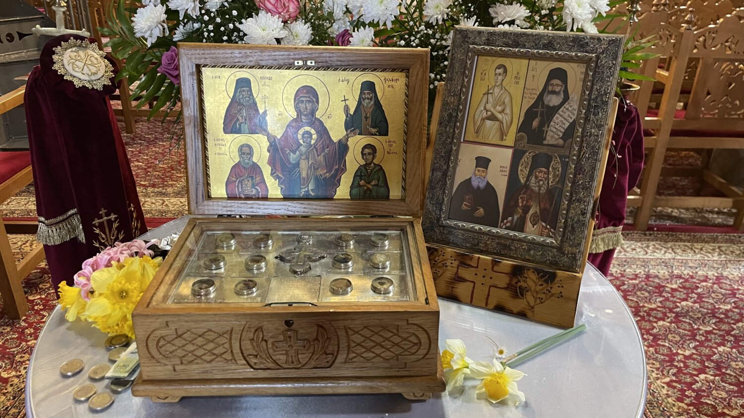 Προσκύνησαν Ιερά λείψανα Αγίων στον Ι. Ν. Αγίου Νικολάου Φαρσάλων ...