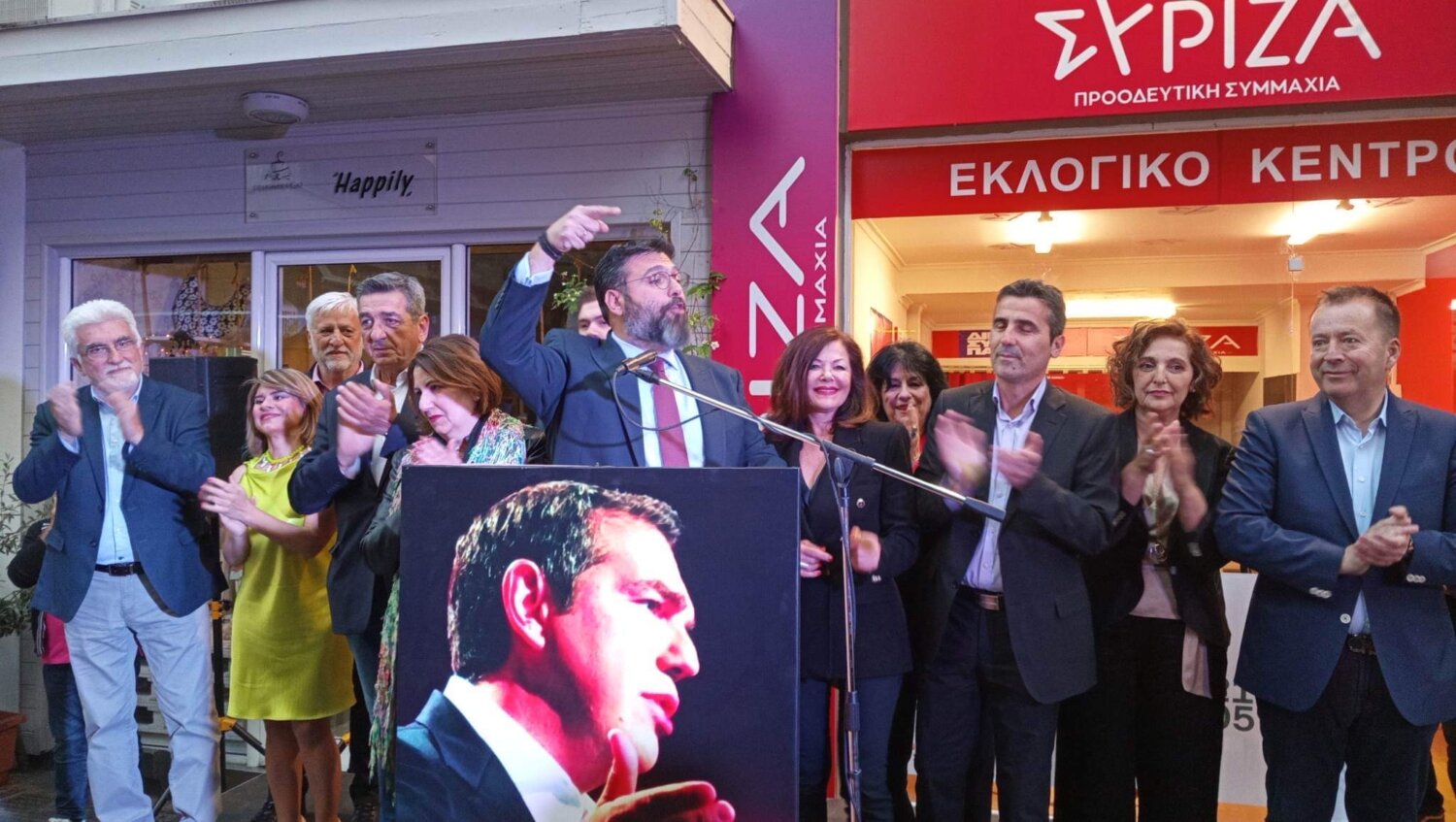 Στα εγκαίνια του εκλογικού κέντρου η υποψ. βουλευτής του ΣΥΡΙΖΑ ΠΣ ...