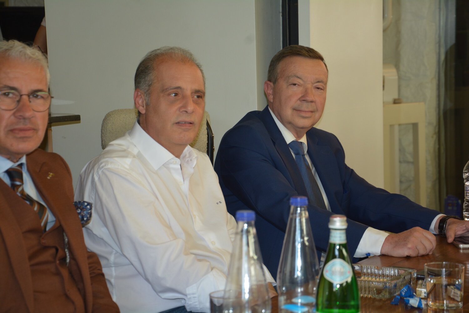 Ο Καθηγητής Αλέξανδρος Παπαχατζής υποδέχθηκε τον Κυριάκο Βελόπουλο ...