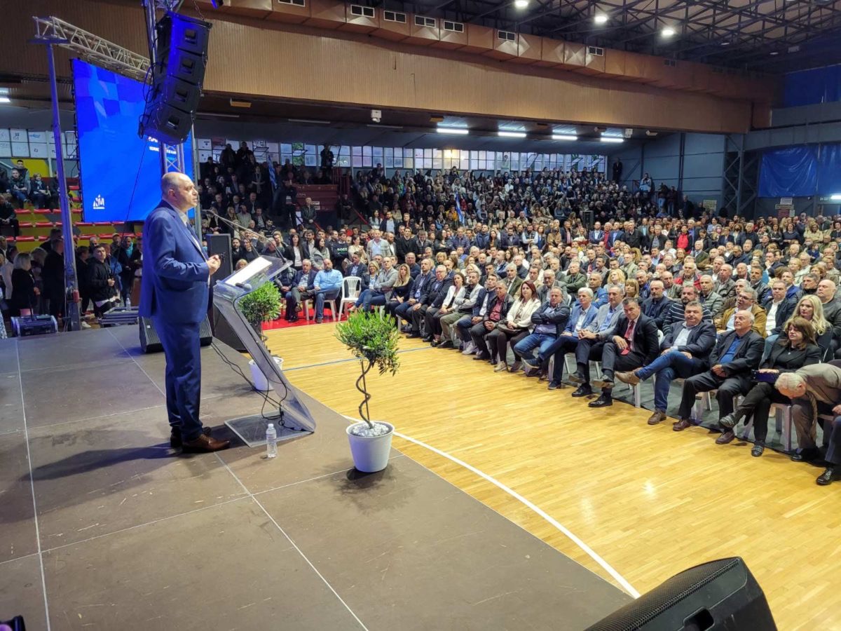 Κοσμοπλημμύρα για τον Καπετάνο στο κλειστό γυμναστήριο του Αλκαζάρ: Δε ...