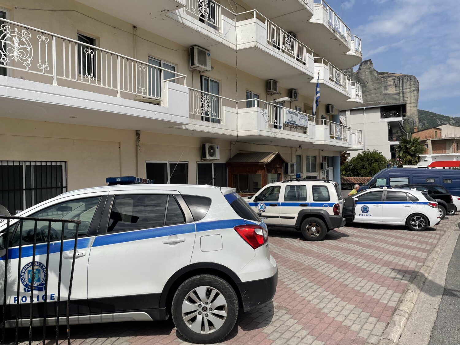 Παραδόθηκε ο άνδρας που φέρεται να πυροβόλησε τον αδερφό του στην Διάβα ...