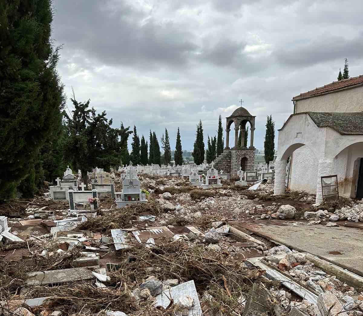 Εικόνες αποκάλυψης στο νεκροταφείo Βρυσιών - iFarsala
