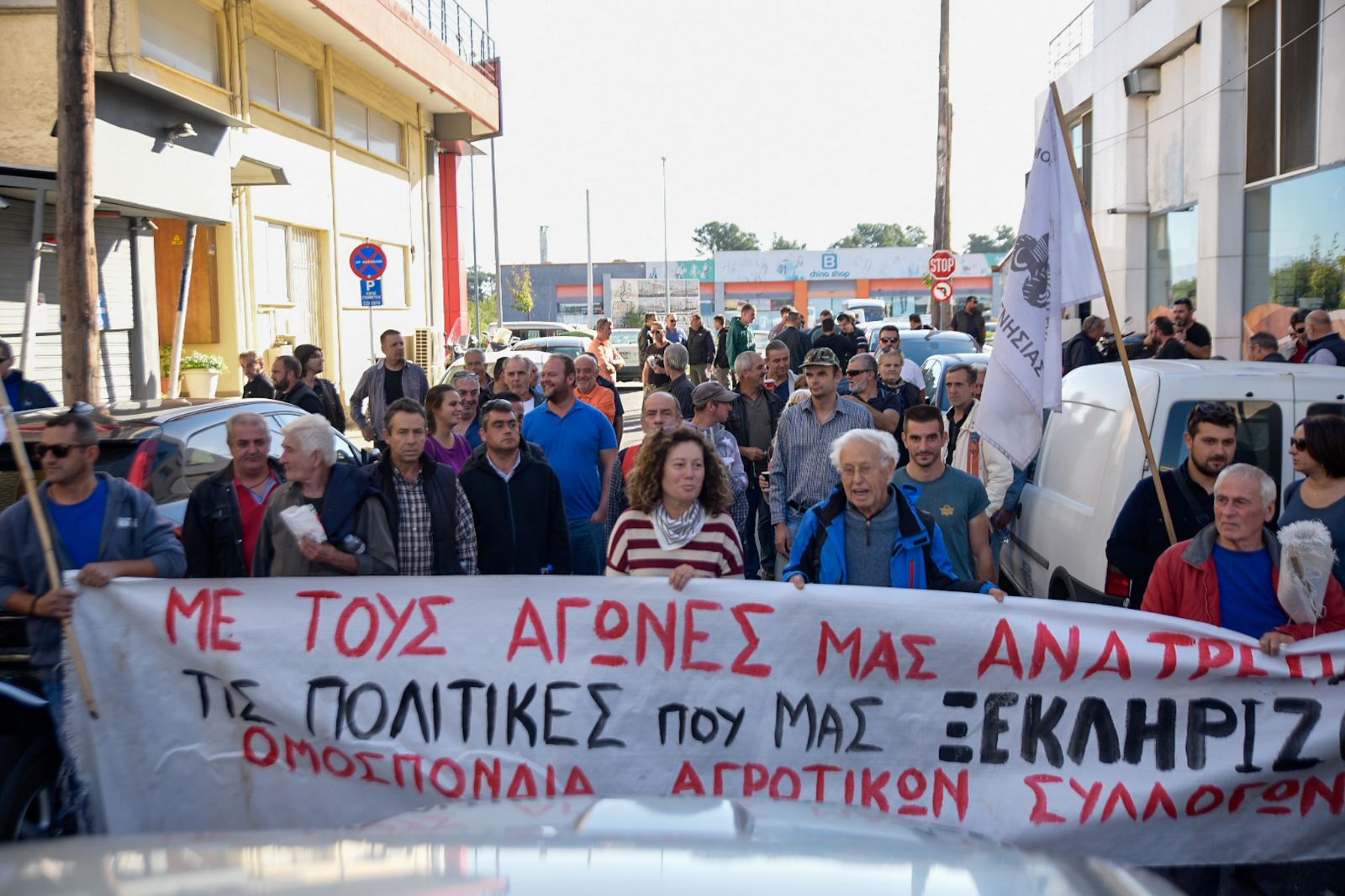 Λάρισα: Έντονες διαμαρτυρίες πληγέντων αγροτών και κτηνοτρόφων σε ΕΛΓΑ ...