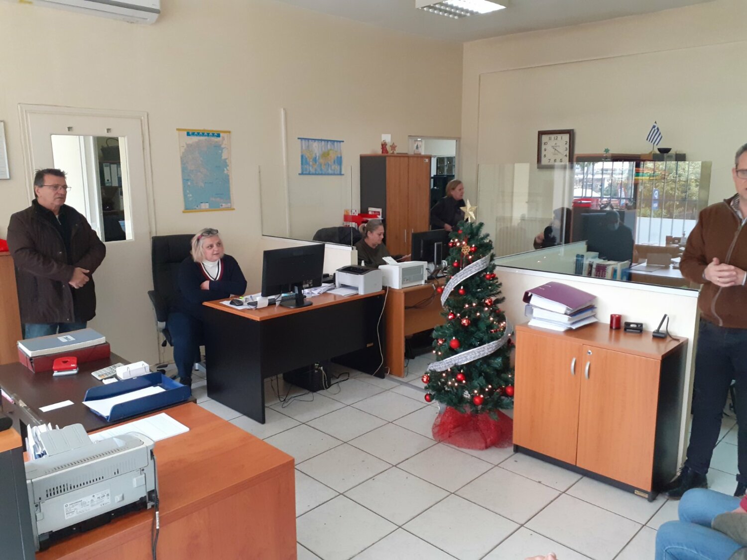 Επίσκεψη της Λαϊκής Συσπείρωσης Φαρσάλων στη ΔΕΥΑ Φαρσάλων - iFarsala