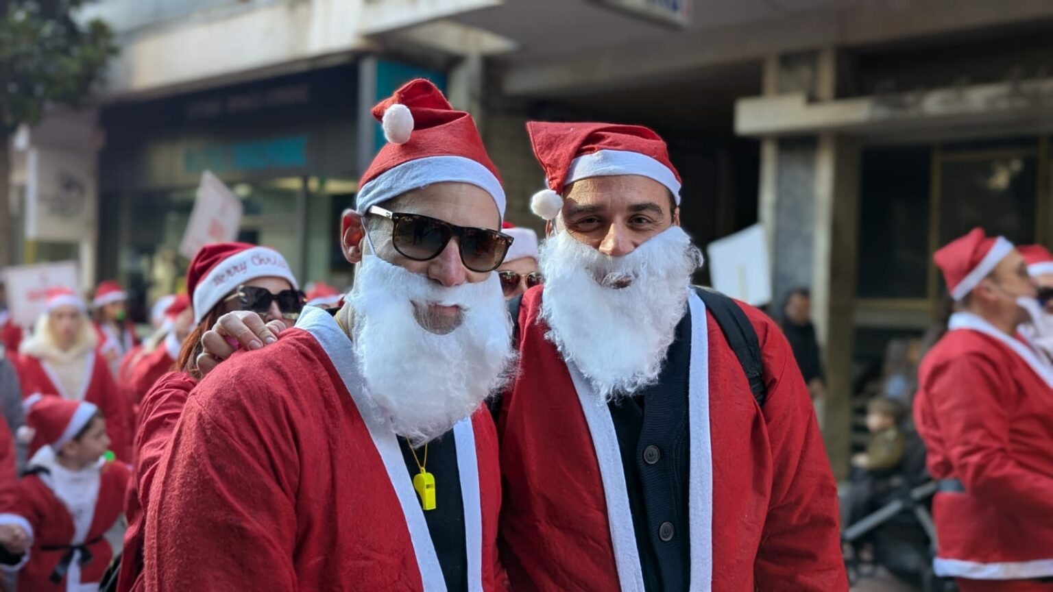 Santa Walk Λάρισα: Μηνύματα αισιοδοξίας, θάρρους και αλληλεγγύης ...