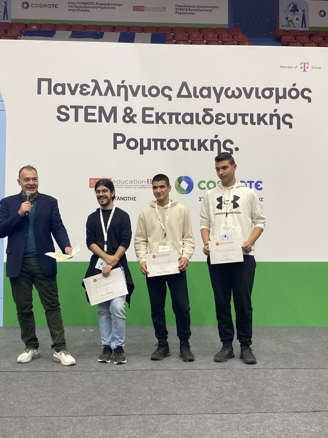 1η θέση στον Πανελλήνιο Διαγωνισμο Εκπαιδευτικής Ρομποτικής STEM 2025 ...