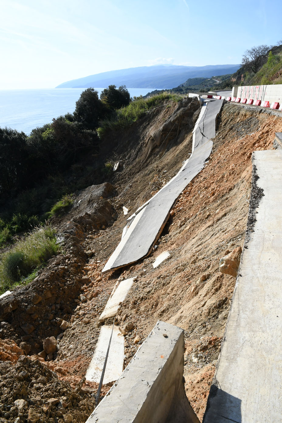 Λιακούλη: “ Δεν είναι δυνατόν να «βυθίζεται» ένας δρόμος 15 εκ. Ευρώ ...