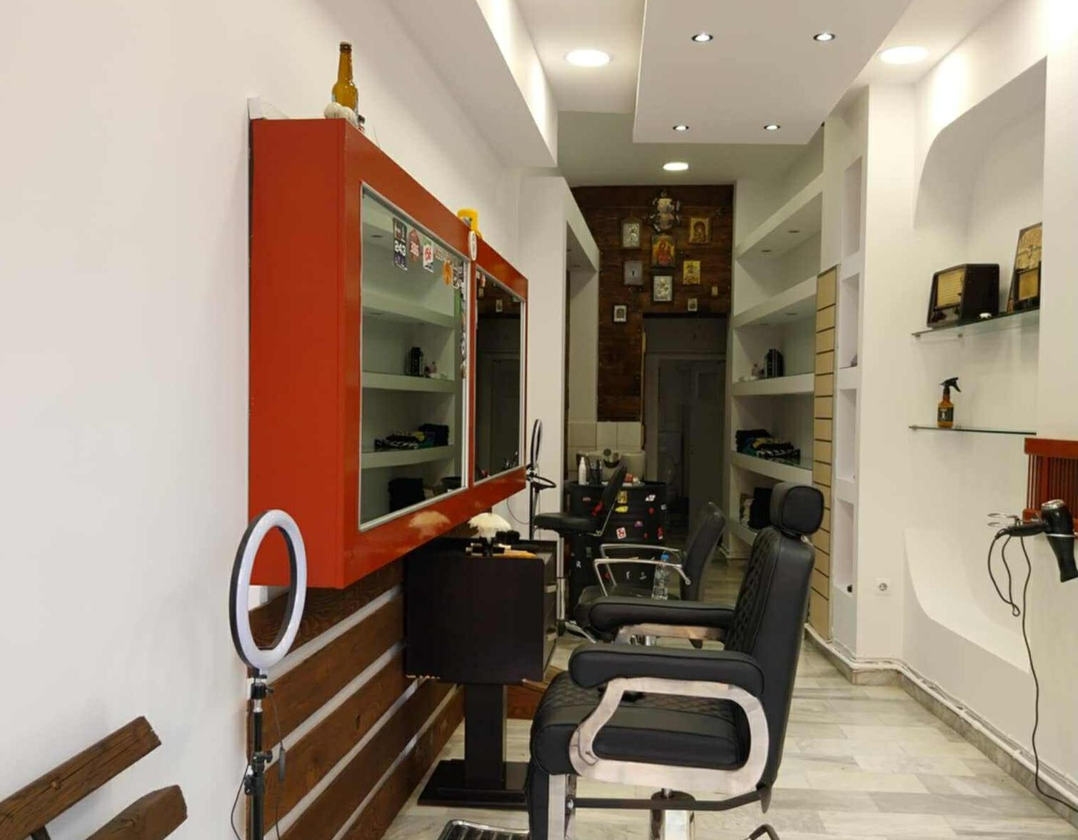 Το κουρείο «The Barber stories» στα Φάρσαλα σας εύχεται Καλή Χρονιά ...